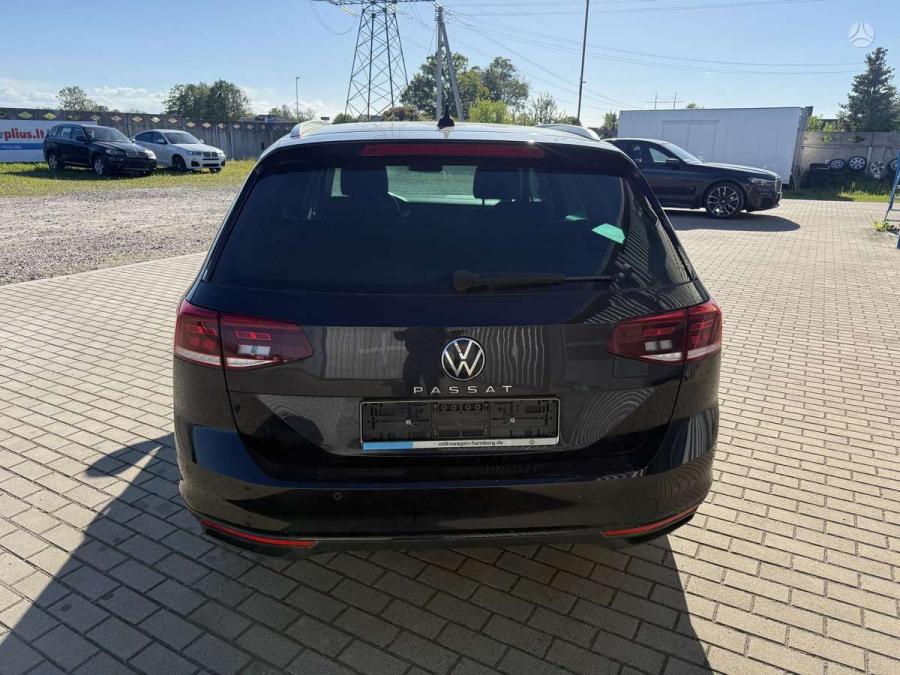 Black Volkswagen Passat 2021 in Marijampole, with an engine capacity of 1.97 L and mileage of 145 thousand km for 15609 €, photo 7 on AUTOMOTO.COM.LV