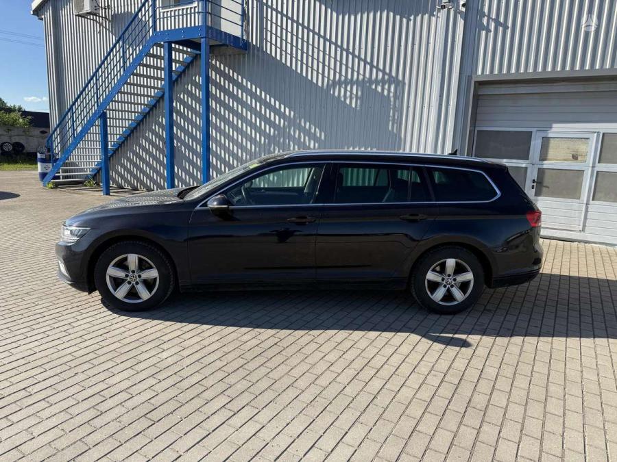 Black Volkswagen Passat 2021 in Marijampole, with an engine capacity of 1.97 L and mileage of 145 thousand km for 15609 €, photo 9 on AUTOMOTO.COM.LV