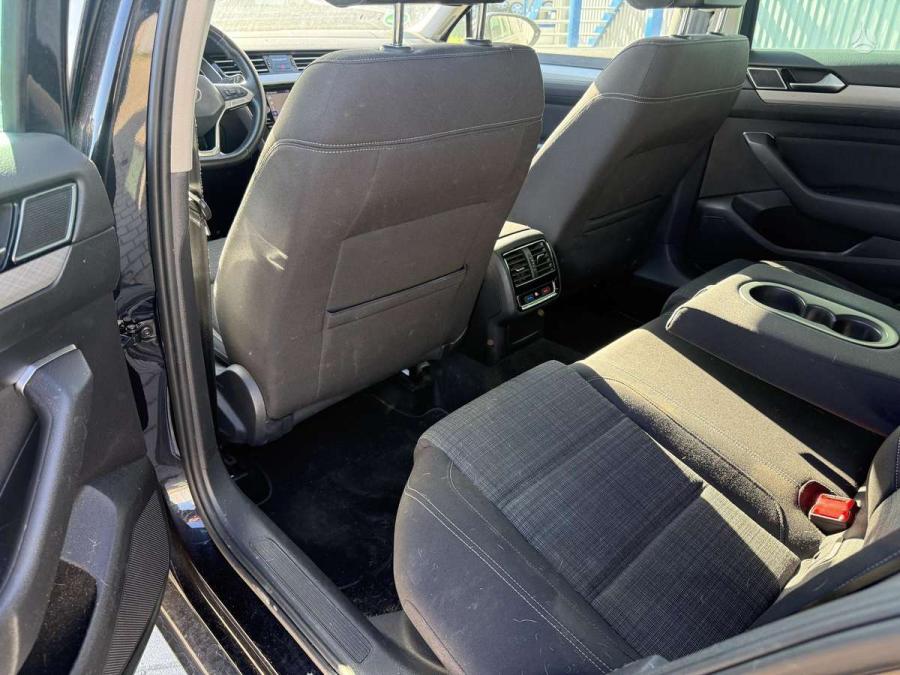 Black Volkswagen Passat 2021 in Marijampole, with an engine capacity of 1.97 L and mileage of 145 thousand km for 15609 €, photo 10 on AUTOMOTO.COM.LV