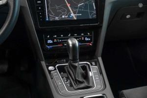 Black Volkswagen Passat 2021 in Vilnius, with an engine capacity of 1.40 L and mileage of 146 thousand km for 18900 €, photo 17 on AUTOMOTO.COM.LV