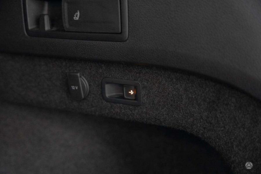 Black Volkswagen Passat 2021 in Vilnius, with an engine capacity of 1.40 L and mileage of 146 thousand km for 18900 €, photo 21 on AUTOMOTO.COM.LV