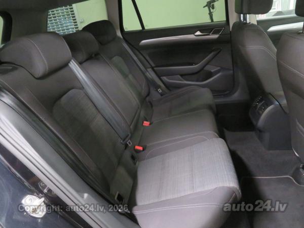 Black Volkswagen Passat 2021 in Tallinn, with an engine capacity of 1.50 L and mileage of 116 thousand km for 16800 €, photo 5 on AUTOMOTO.COM.LV