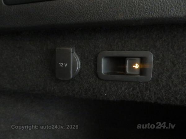 Black Volkswagen Passat 2021 in Tallinn, with an engine capacity of 1.50 L and mileage of 116 thousand km for 16800 €, photo 8 on AUTOMOTO.COM.LV