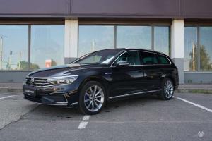 Black Volkswagen Passat 2021 in Vilnius, with an engine capacity of 1.40 L and mileage of 197 thousand km for 16250 €, photo  on AUTOMOTO.COM.LV