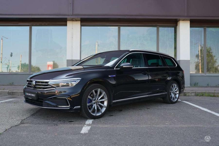 Black Volkswagen Passat 2021 in Vilnius, with an engine capacity of 1.40 L and mileage of 197 thousand km for 16250 €, photo 1 on AUTOMOTO.COM.LV