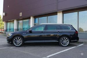 Black Volkswagen Passat 2021 in Vilnius, with an engine capacity of 1.40 L and mileage of 197 thousand km for 16250 €, photo 3 on AUTOMOTO.COM.LV