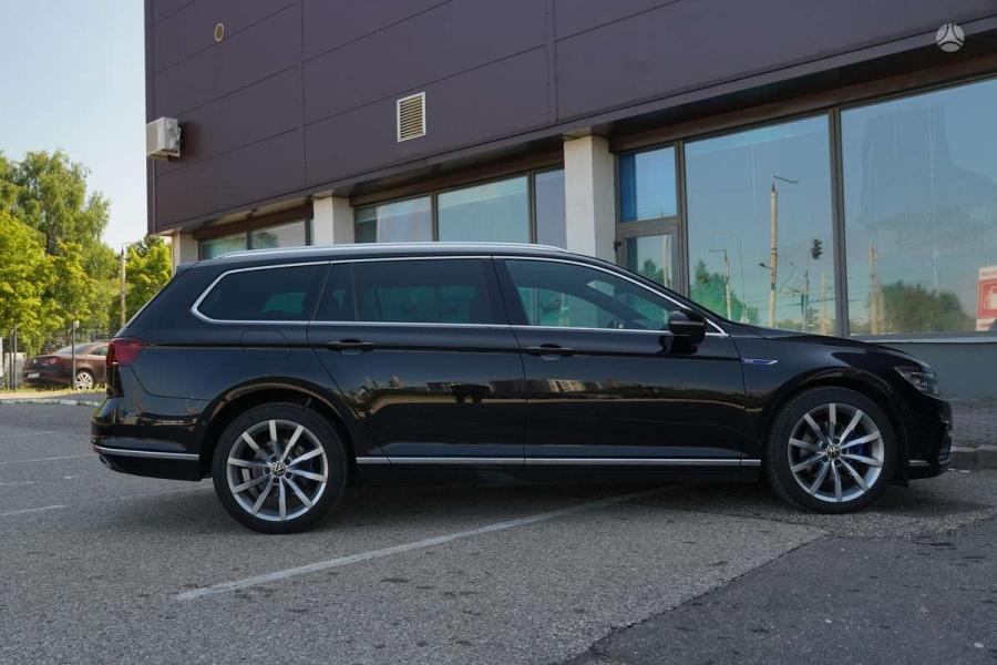 Black Volkswagen Passat 2021 in Vilnius, with an engine capacity of 1.40 L and mileage of 197 thousand km for 16250 €, photo 8 on AUTOMOTO.COM.LV