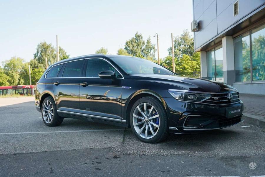 Black Volkswagen Passat 2021 in Vilnius, with an engine capacity of 1.40 L and mileage of 197 thousand km for 16250 €, photo 9 on AUTOMOTO.COM.LV