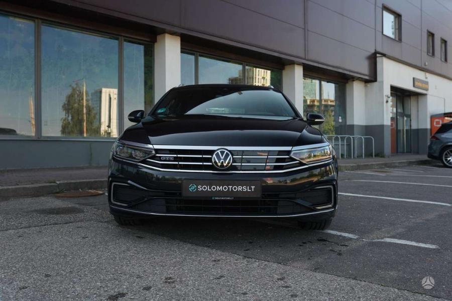 Black Volkswagen Passat 2021 in Vilnius, with an engine capacity of 1.40 L and mileage of 197 thousand km for 16250 €, photo 10 on AUTOMOTO.COM.LV