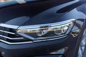 Black Volkswagen Passat 2021 in Vilnius, with an engine capacity of 1.40 L and mileage of 197 thousand km for 16250 €, photo 11 on AUTOMOTO.COM.LV