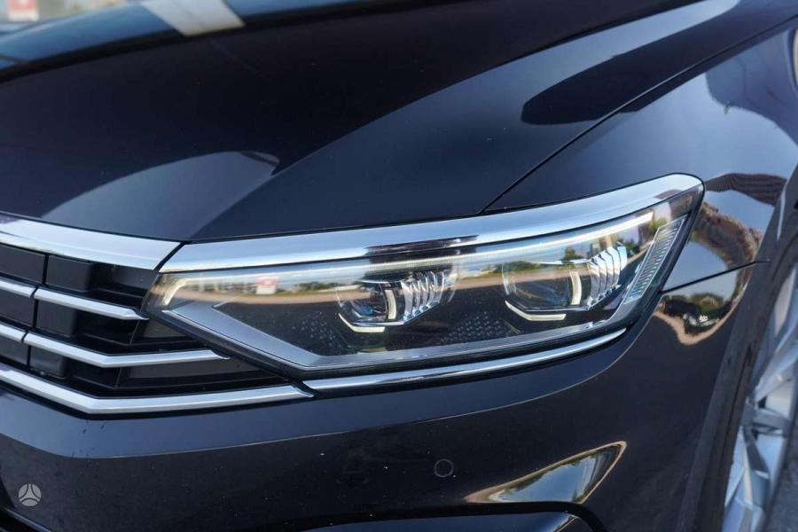 Black Volkswagen Passat 2021 in Vilnius, with an engine capacity of 1.40 L and mileage of 197 thousand km for 16250 €, photo 11 on AUTOMOTO.COM.LV