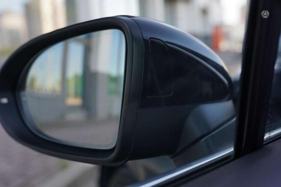 Black Volkswagen Passat 2021 in Vilnius, with an engine capacity of 1.40 L and mileage of 197 thousand km for 16250 €, photo 13 on AUTOMOTO.COM.LV
