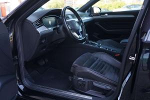 Black Volkswagen Passat 2021 in Vilnius, with an engine capacity of 1.40 L and mileage of 197 thousand km for 16250 €, photo 14 on AUTOMOTO.COM.LV