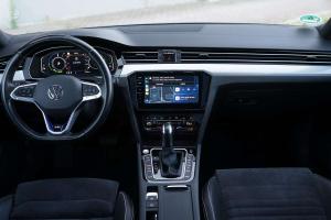 Black Volkswagen Passat 2021 in Vilnius, with an engine capacity of 1.40 L and mileage of 197 thousand km for 16250 €, photo 15 on AUTOMOTO.COM.LV