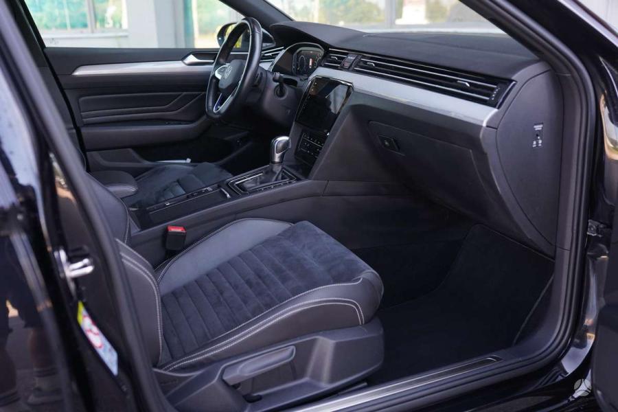 Black Volkswagen Passat 2021 in Vilnius, with an engine capacity of 1.40 L and mileage of 197 thousand km for 16250 €, photo 16 on AUTOMOTO.COM.LV