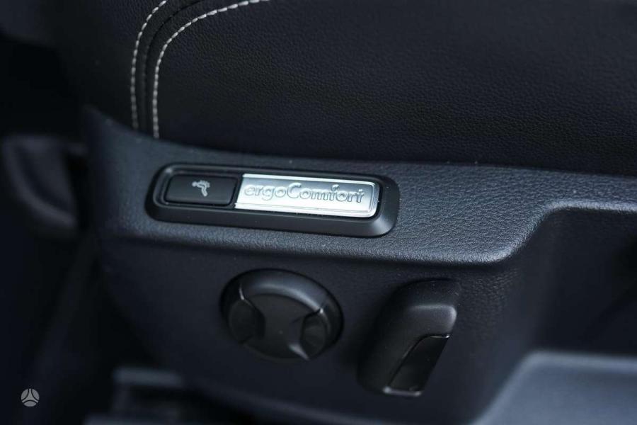 Black Volkswagen Passat 2021 in Vilnius, with an engine capacity of 1.40 L and mileage of 197 thousand km for 16250 €, photo 38 on AUTOMOTO.COM.LV