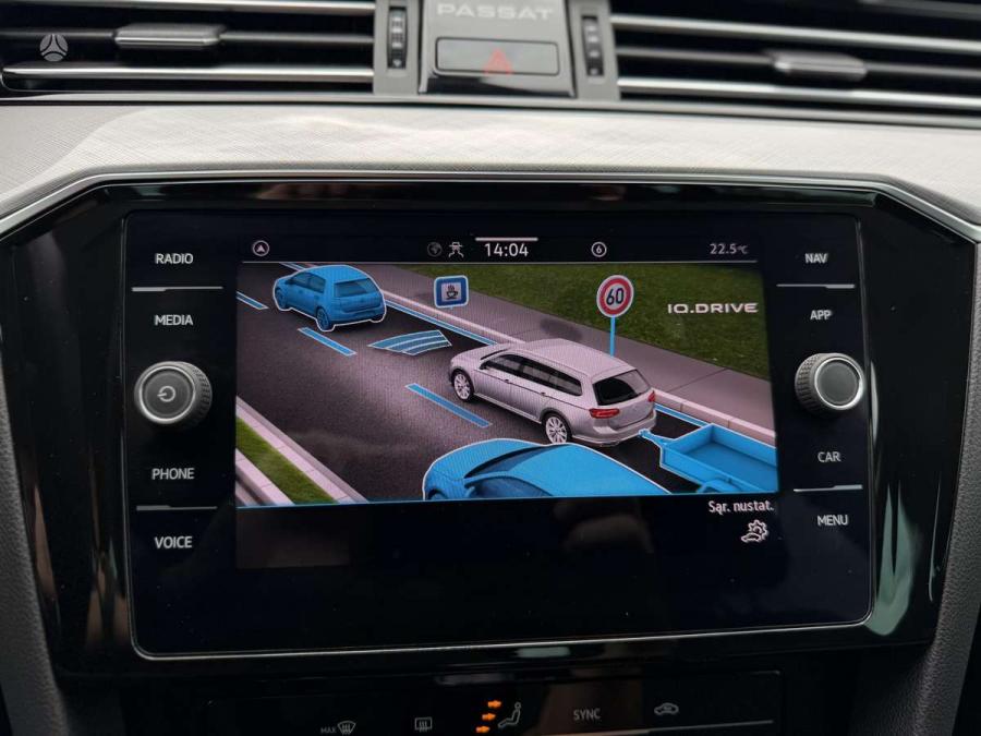 Melns Volkswagen Passat 2021 Kauņa, ar dzinēja tilpumu 1.97 L un nobraukumu 206 tūkst. km par 13600 €, foto 24 vietnē AUTOMOTO.COM.LV