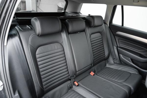 Black Volkswagen Passat 2021 in Riga, with an engine capacity of 2.00 L and mileage of 152 thousand km for 24500 €, photo 8 on AUTOMOTO.COM.LV