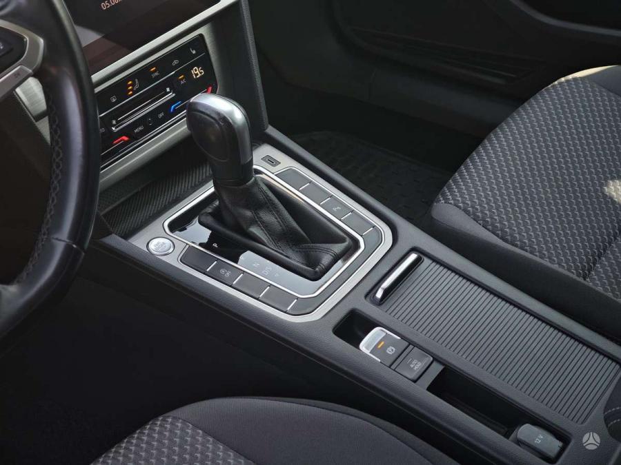 Melns Volkswagen Passat 2021 Viļņa, ar dzinēja tilpumu 1.50 L un nobraukumu 226 tūkst. km par 13300 €, foto 12 vietnē AUTOMOTO.COM.LV