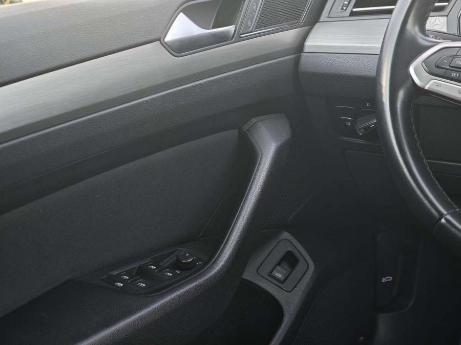 Melns Volkswagen Passat 2021 Viļņa, ar dzinēja tilpumu 1.50 L un nobraukumu 226 tūkst. km par 13300 €, foto 16 vietnē AUTOMOTO.COM.LV