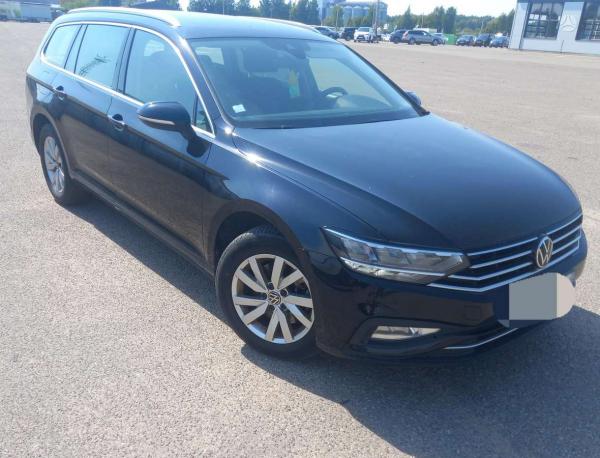 Black Volkswagen Passat 2021 in Panevezys, with an engine capacity of 2.00 L and mileage of 350 thousand km for 10285 €, photo 2 on AUTOMOTO.COM.LV
