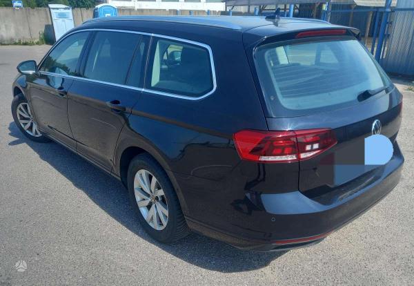 Black Volkswagen Passat 2021 in Panevezys, with an engine capacity of 2.00 L and mileage of 350 thousand km for 10285 €, photo 3 on AUTOMOTO.COM.LV