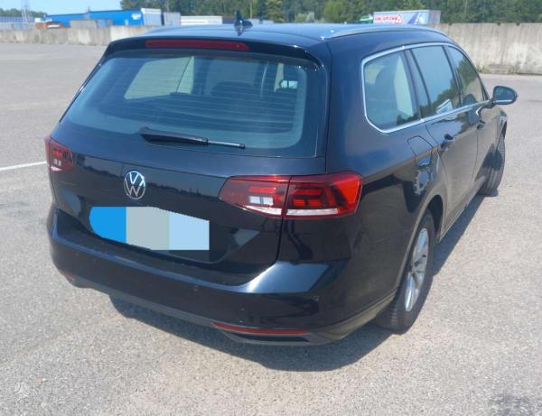 Black Volkswagen Passat 2021 in Panevezys, with an engine capacity of 2.00 L and mileage of 350 thousand km for 10285 €, photo 4 on AUTOMOTO.COM.LV