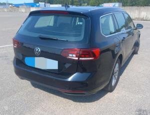 Black Volkswagen Passat 2021 in Panevezys, with an engine capacity of 2.00 L and mileage of 350 thousand km for 10285 €, photo 5 on AUTOMOTO.COM.LV