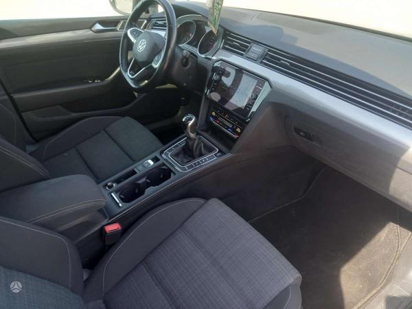 Black Volkswagen Passat 2021 in Panevezys, with an engine capacity of 2.00 L and mileage of 350 thousand km for 10285 €, photo 7 on AUTOMOTO.COM.LV