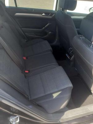 Black Volkswagen Passat 2021 in Panevezys, with an engine capacity of 2.00 L and mileage of 350 thousand km for 10285 €, photo 9 on AUTOMOTO.COM.LV