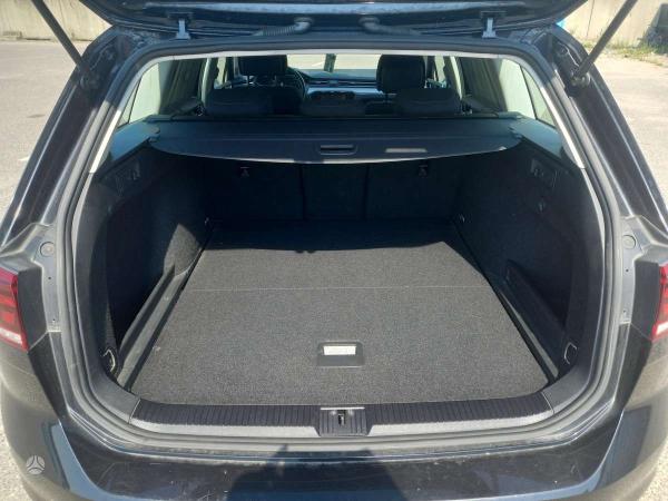 Black Volkswagen Passat 2021 in Panevezys, with an engine capacity of 2.00 L and mileage of 350 thousand km for 10285 €, photo 9 on AUTOMOTO.COM.LV