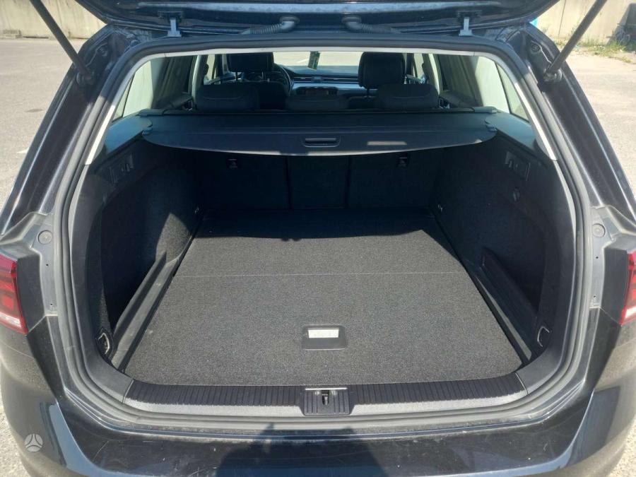 Black Volkswagen Passat 2021 in Panevezys, with an engine capacity of 2.00 L and mileage of 350 thousand km for 10285 €, photo 10 on AUTOMOTO.COM.LV