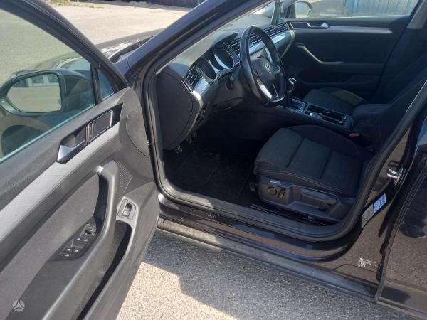 Black Volkswagen Passat 2021 in Panevezys, with an engine capacity of 2.00 L and mileage of 350 thousand km for 10285 €, photo 10 on AUTOMOTO.COM.LV