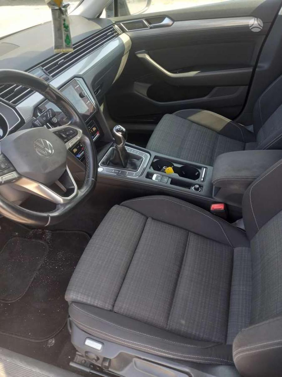 Black Volkswagen Passat 2021 in Panevezys, with an engine capacity of 2.00 L and mileage of 350 thousand km for 10285 €, photo 14 on AUTOMOTO.COM.LV