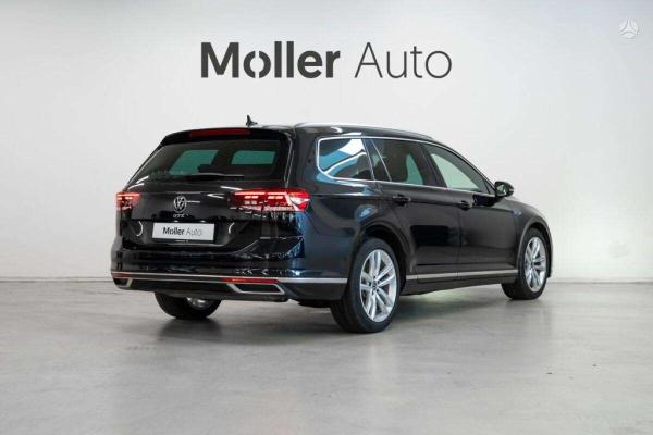 Black Volkswagen Passat 2021 in Vilnius, with an engine capacity of 1.40 L and mileage of 146 thousand km for 18100 €, photo 3 on AUTOMOTO.COM.LV