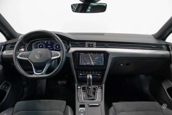Black Volkswagen Passat 2021 in Vilnius, with an engine capacity of 1.40 L and mileage of 146 thousand km for 18100 €, photo 8 on AUTOMOTO.COM.LV