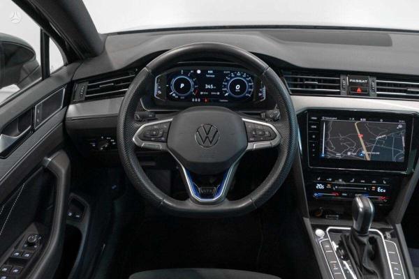 Black Volkswagen Passat 2021 in Vilnius, with an engine capacity of 1.40 L and mileage of 146 thousand km for 18100 €, photo 9 on AUTOMOTO.COM.LV