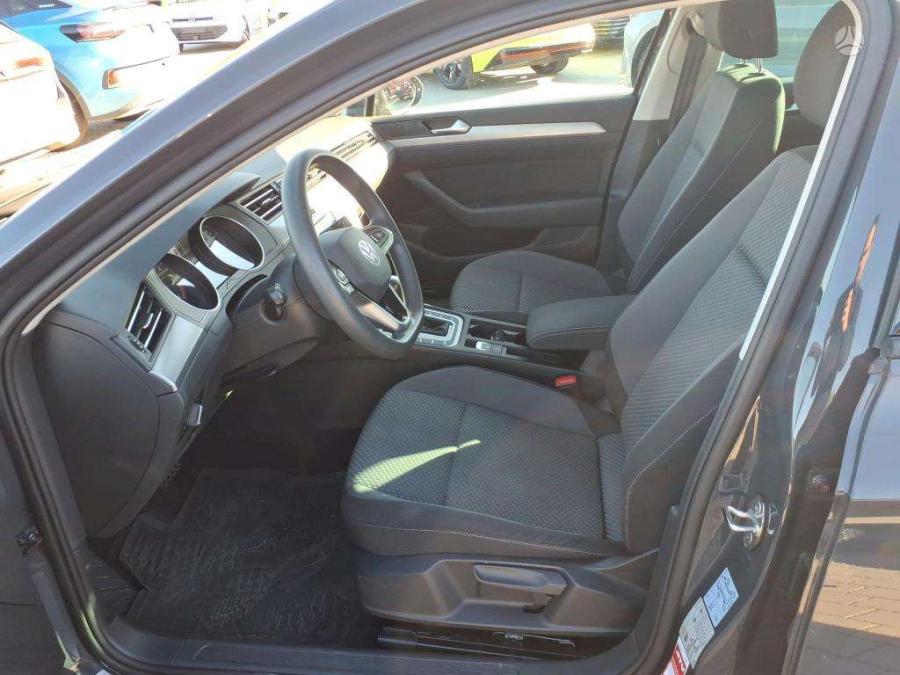 Black Volkswagen Passat 2021 in Vilnius, with an engine capacity of 1.97 L and mileage of 148 thousand km for 15800 €, photo 6 on AUTOMOTO.COM.LV