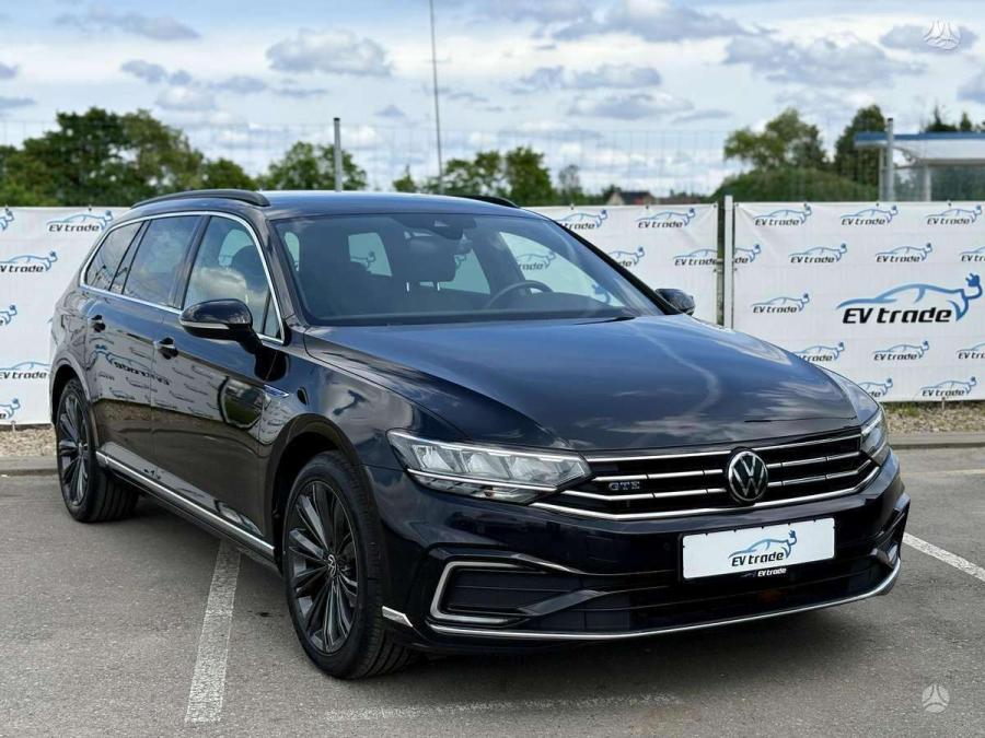 Black Volkswagen Passat 2021 in Vilnius, with an engine capacity of 1.40 L and mileage of 163 thousand km for 17700 €, photo 4 on AUTOMOTO.COM.LV