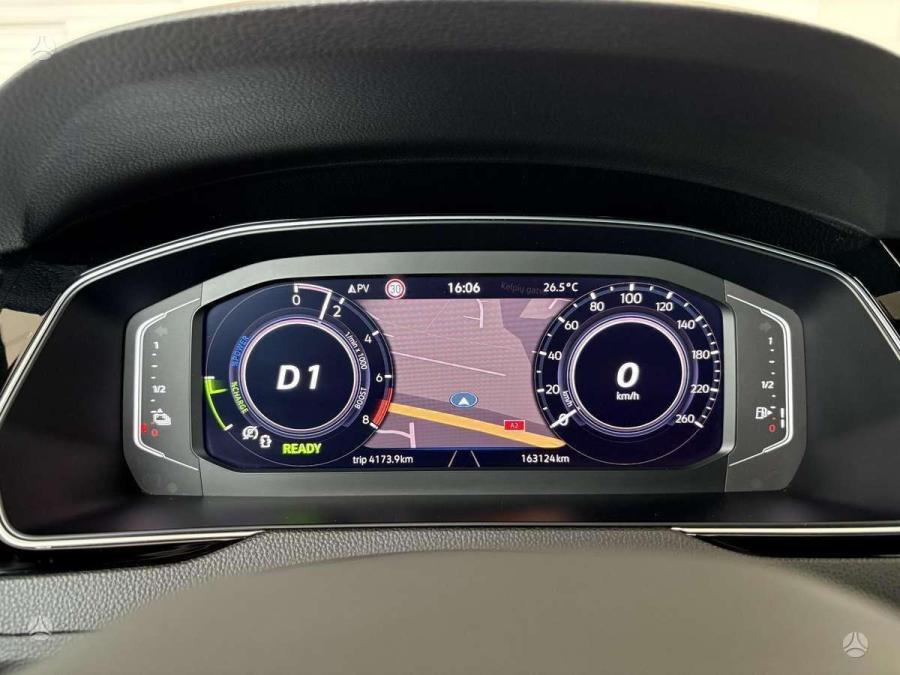 Black Volkswagen Passat 2021 in Vilnius, with an engine capacity of 1.40 L and mileage of 163 thousand km for 17700 €, photo 7 on AUTOMOTO.COM.LV