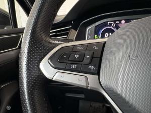 Black Volkswagen Passat 2021 in Vilnius, with an engine capacity of 1.40 L and mileage of 163 thousand km for 17700 €, photo 8 on AUTOMOTO.COM.LV