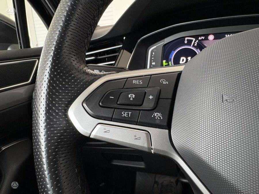 Black Volkswagen Passat 2021 in Vilnius, with an engine capacity of 1.40 L and mileage of 163 thousand km for 17700 €, photo 8 on AUTOMOTO.COM.LV