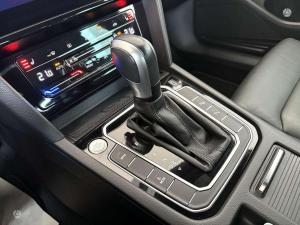 Black Volkswagen Passat 2021 in Vilnius, with an engine capacity of 1.40 L and mileage of 163 thousand km for 17700 €, photo 15 on AUTOMOTO.COM.LV