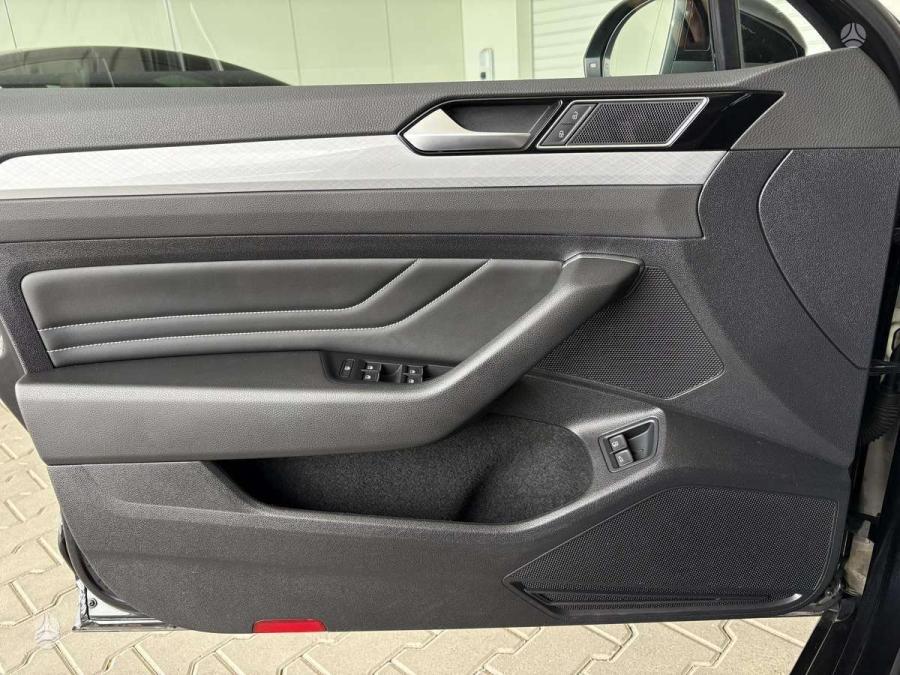 Black Volkswagen Passat 2021 in Vilnius, with an engine capacity of 1.40 L and mileage of 163 thousand km for 17700 €, photo 16 on AUTOMOTO.COM.LV