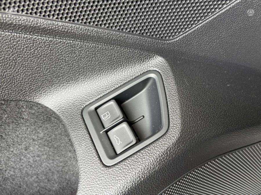 Black Volkswagen Passat 2021 in Vilnius, with an engine capacity of 1.40 L and mileage of 163 thousand km for 17700 €, photo 18 on AUTOMOTO.COM.LV