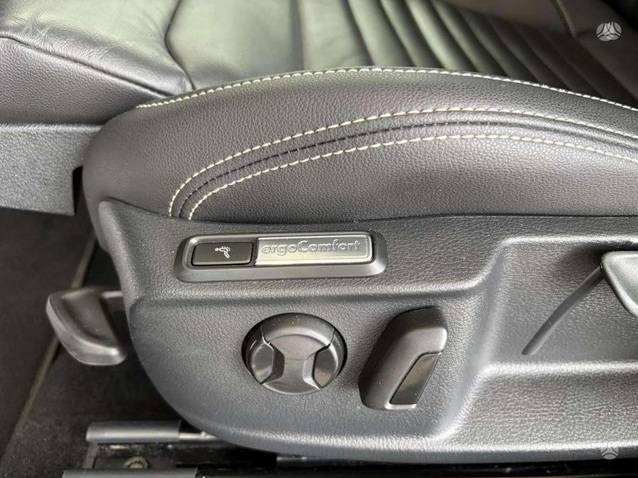 Black Volkswagen Passat 2021 in Vilnius, with an engine capacity of 1.40 L and mileage of 163 thousand km for 17700 €, photo 20 on AUTOMOTO.COM.LV