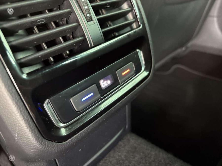 Black Volkswagen Passat 2021 in Vilnius, with an engine capacity of 1.40 L and mileage of 163 thousand km for 17700 €, photo 22 on AUTOMOTO.COM.LV