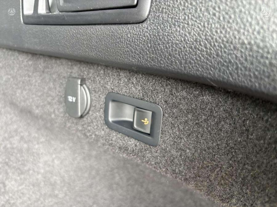 Black Volkswagen Passat 2021 in Vilnius, with an engine capacity of 1.40 L and mileage of 163 thousand km for 17700 €, photo 25 on AUTOMOTO.COM.LV