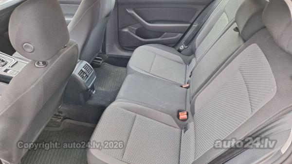 Black Volkswagen Passat 2021 in Tallinn, with an engine capacity of 1.50 L and mileage of 100 thousand km for 17500 €, photo 8 on AUTOMOTO.COM.LV