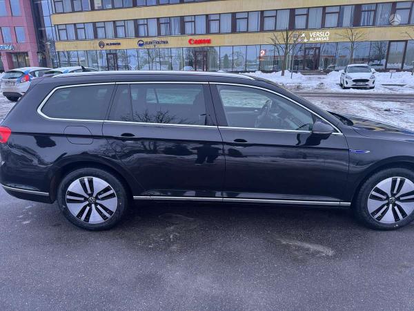 Black Volkswagen Passat 2022 in Klaipeda, with an engine capacity of 1.40 L and mileage of 170 thousand km for 16350 €, photo 2 on AUTOMOTO.COM.LV